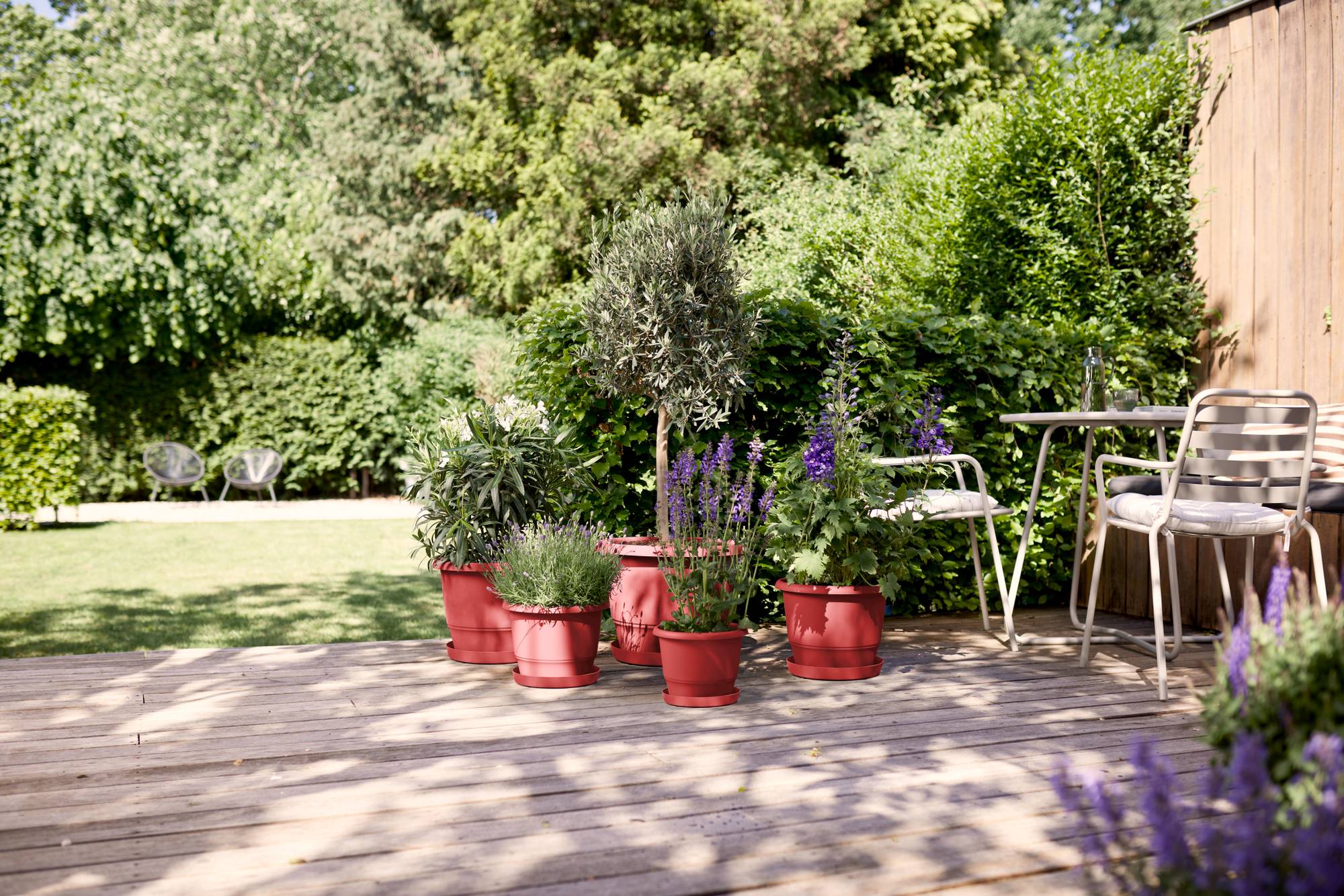 amiga rund 40cm theaterrot - elho® - Give room to nature