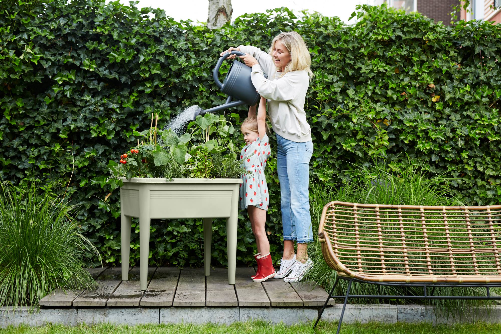 green basics grow table xxl 75cm stone green - elho® - Give room to nature