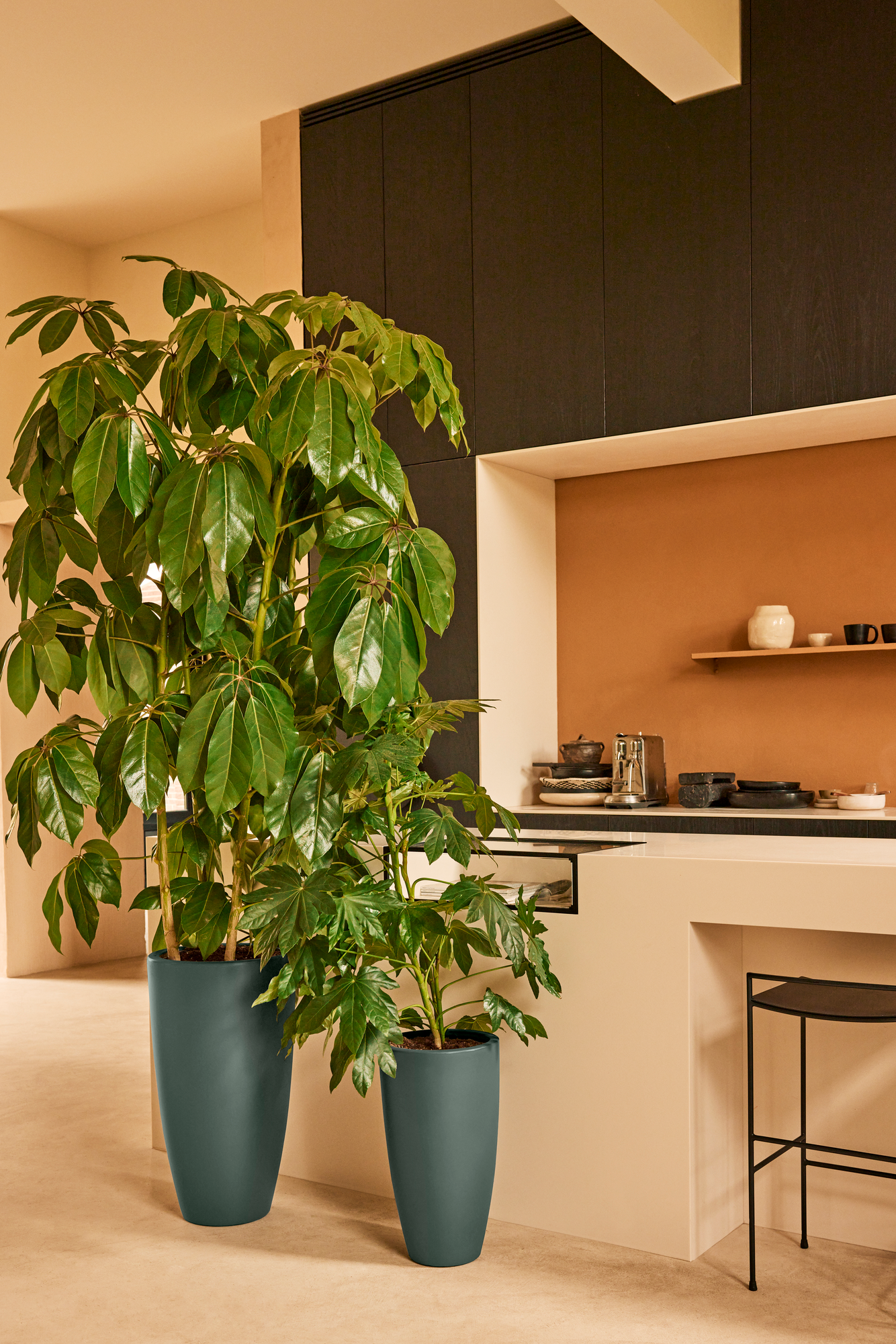 june round high 30cm smaragdgroen - elho® - Give room to nature