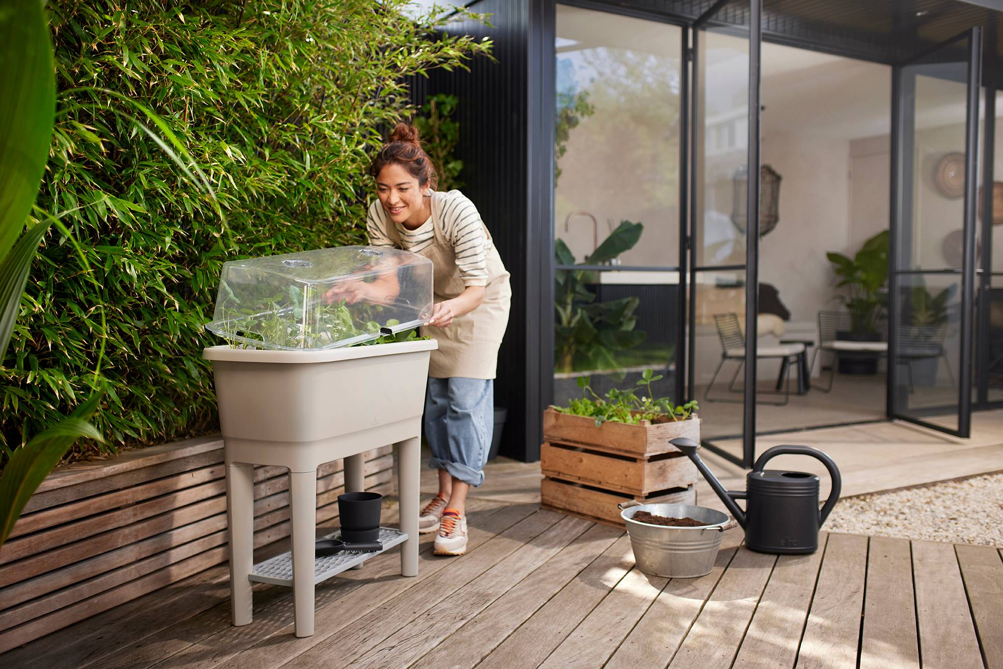 noa grow table warm grey - elho® - Give room to nature